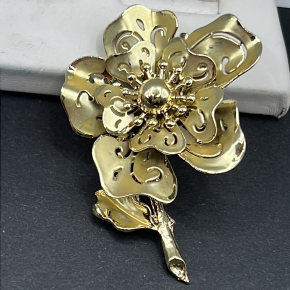 Coro | Jewelry | Vintage Coro Flower Brooch | Poshmark